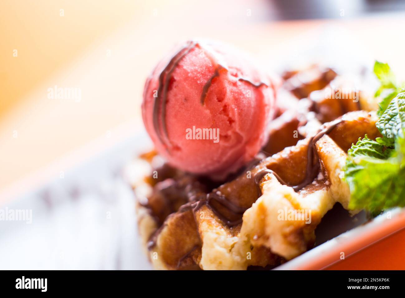 Una cialda, citata anche con le parole straniere cialda, cialda, cialda ...