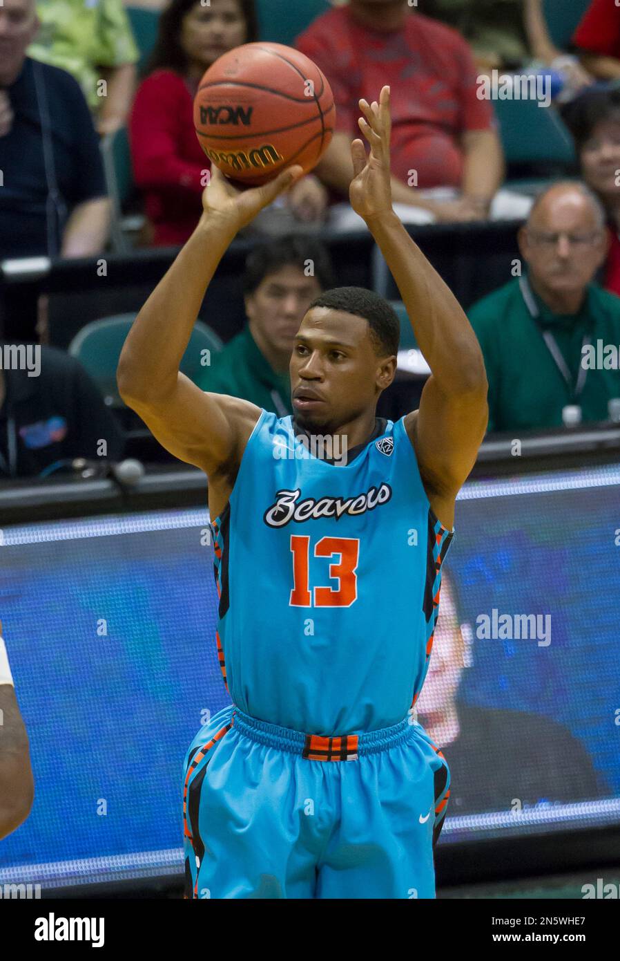 Oregon State guard Langston Morris-Walker (13) takes a shot while ...