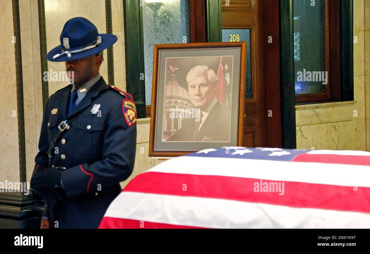 Mississippi Highway Patrol Honor Guard LaSedrick Horton stands watch ...