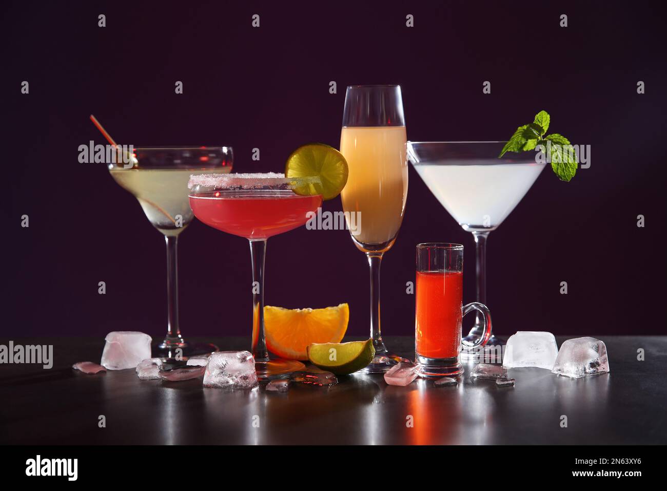 Bevande alcoliche da colorare immagini e fotografie stock ad alta risoluzione - Alamy