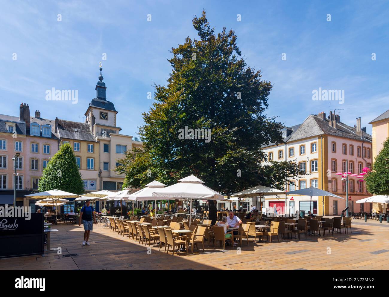 Campanile del vecchio municipio in lorena lothringen immagini e ...