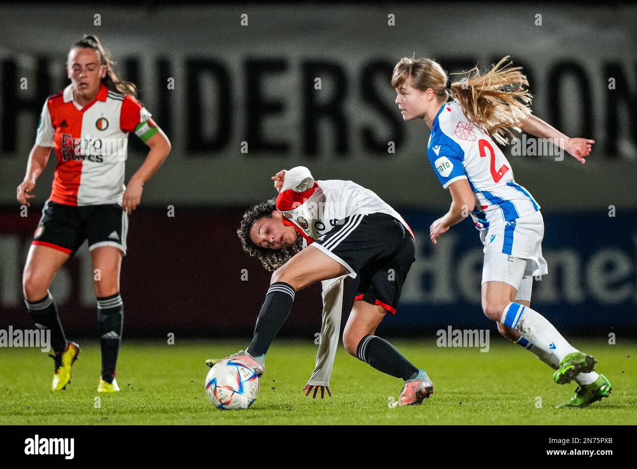 Rotterdam - Zoi van de Ven di Feyenoord V1, Nayomi Buikema di ...