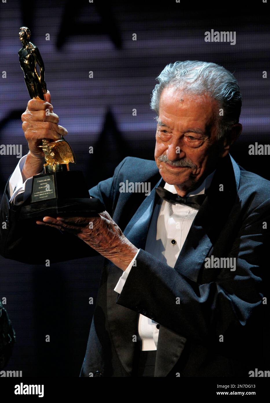 Mexican actor Mario Almada accepts his Gold Ariel in honor of his film ...