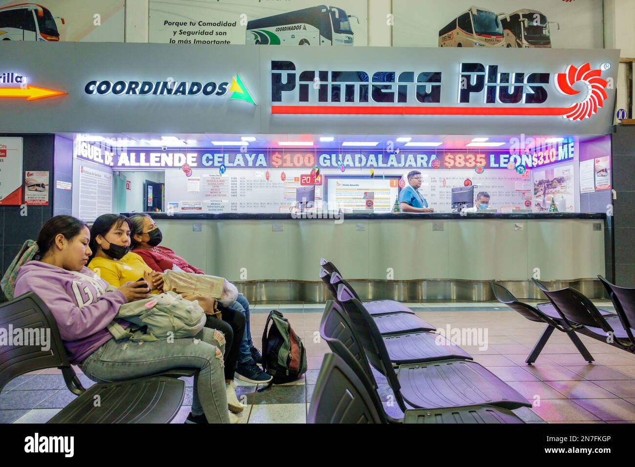 Stazione centrale degli autobus de autobuses immagini e fotografie ...