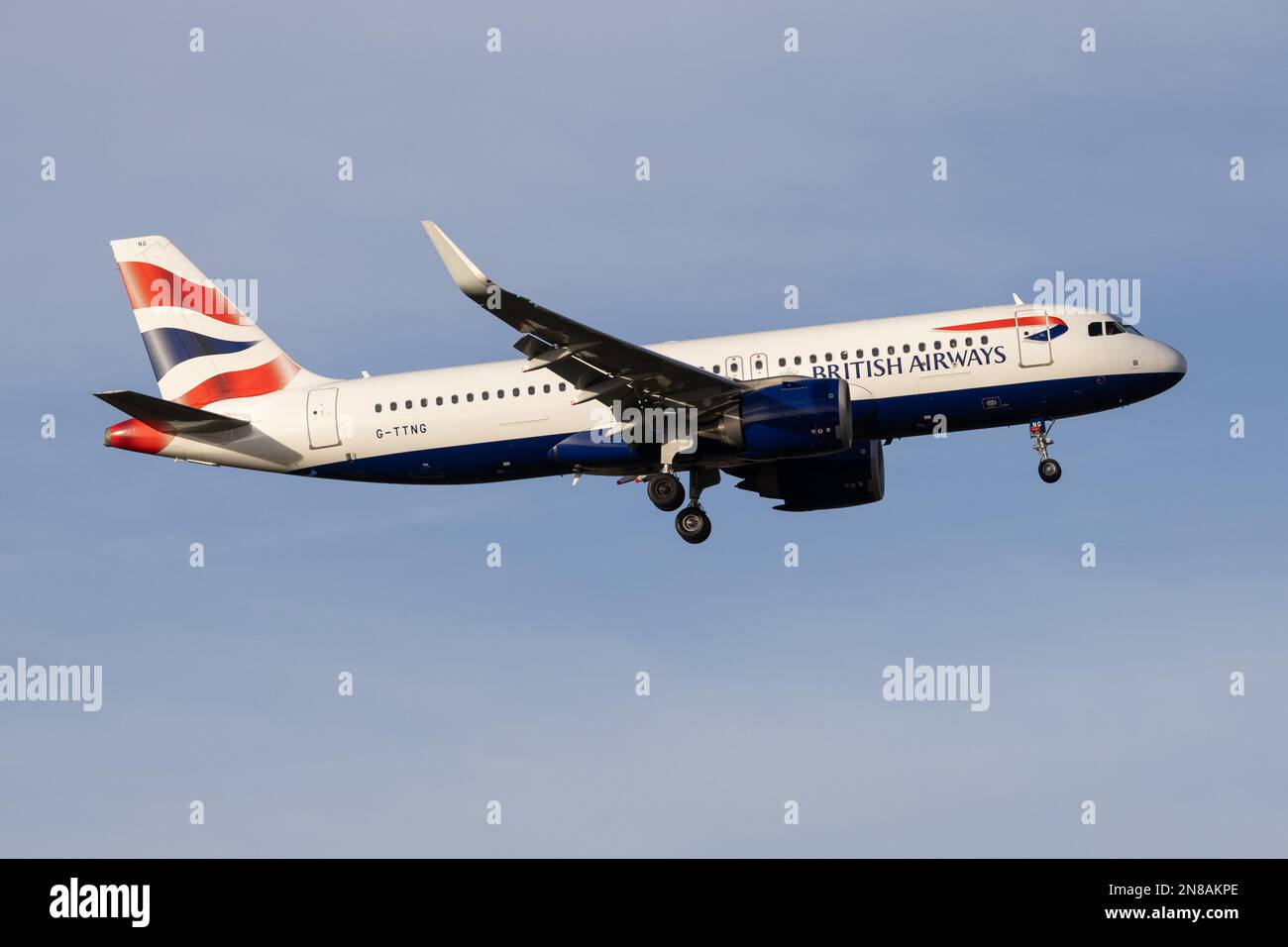 Aereo che atterra a heathrow immagini e fotografie stock ad alta ...