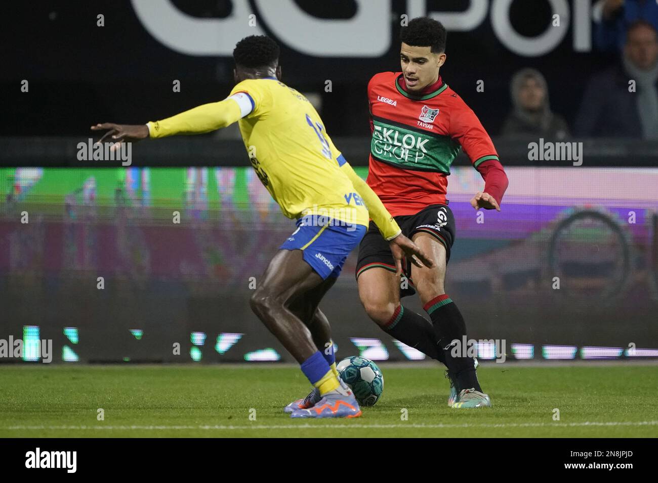 NIJMEGEN - (lr) Alex Bangura di SC Cambuur, Elayis Tavsan di NEC ...