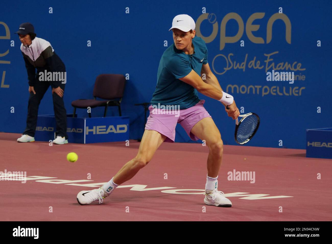 Jannik Sinner (ITA) in azione contro Arthur Fils (fra) durante le ...