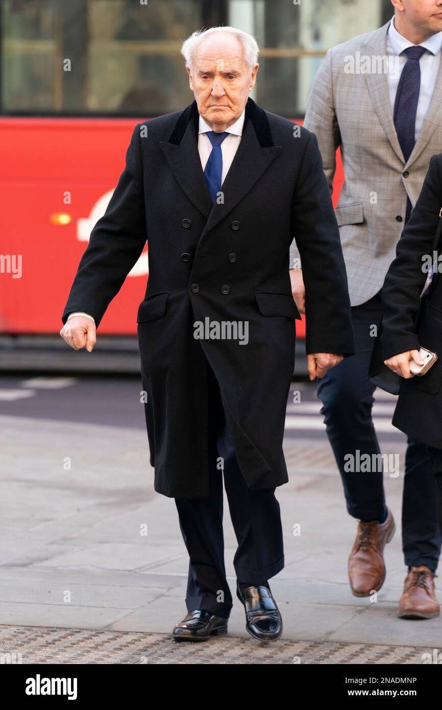 Sir Frederick Barclay arriva alla Royal Courts of Justice, nel centro ...