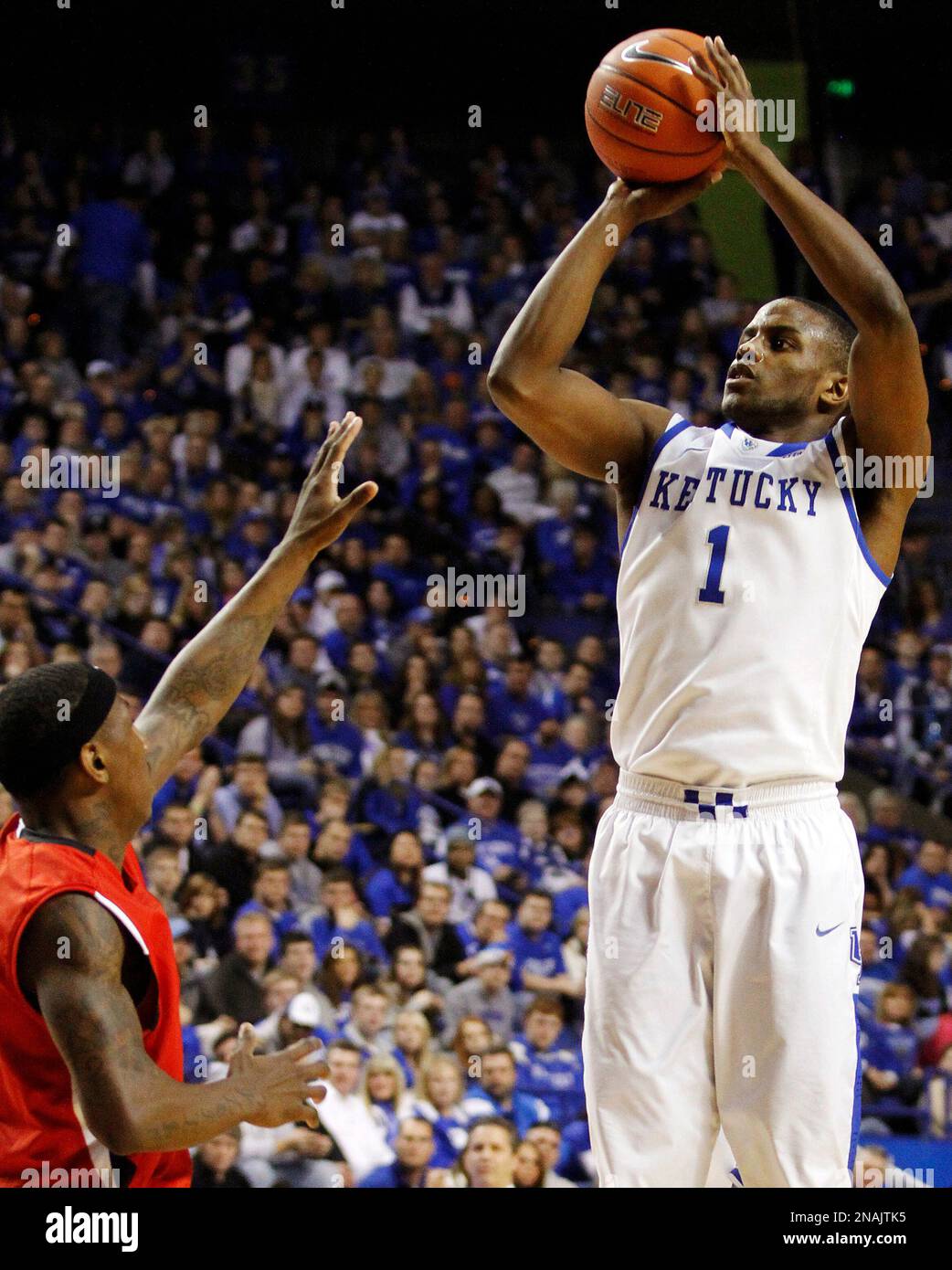 Kentucky's Darius Miller, right, shoots a 3-pointer over Lamar's Devon ...