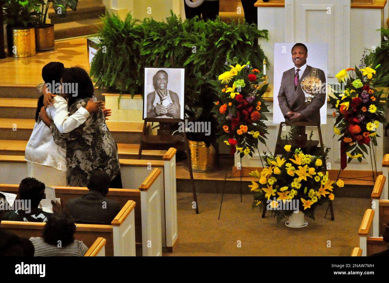 Joe Frazier's daughter Jacqui Frazier Lyde, left, and niece Dannette ...