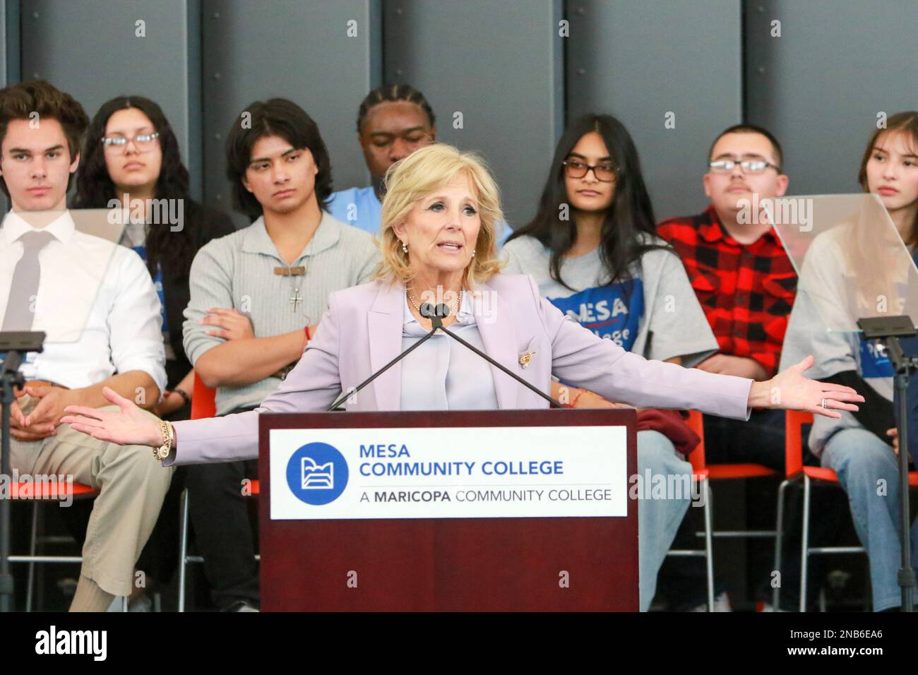 Mesa, Arizona, 13 febbraio 2023. La prima signora Dr. Jill Biden parla ...