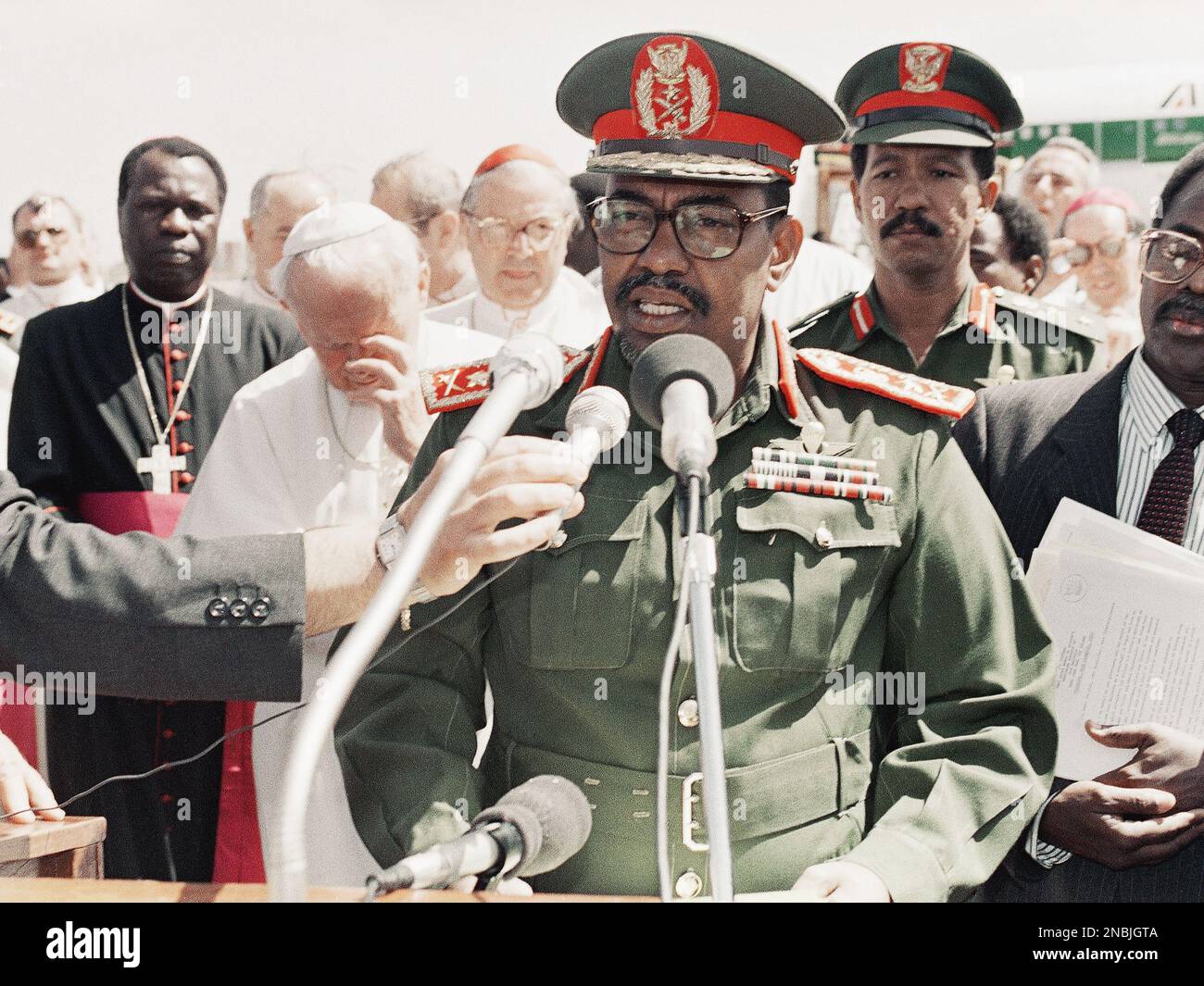 Prime Minister of Sudan, General Omar al-Bashir welcomes Pope John Paul ...