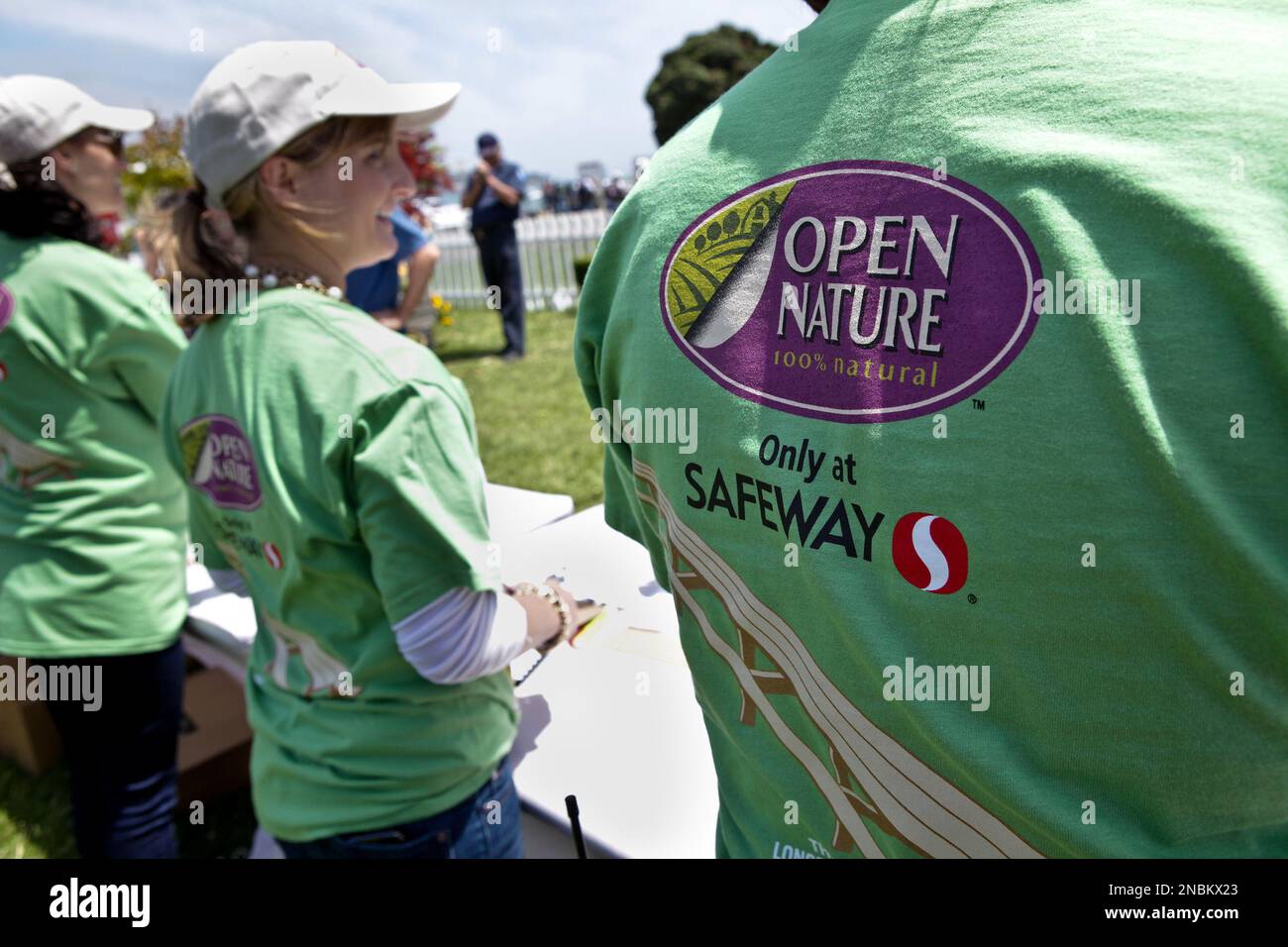 Access Communication employees and volunteers wait to help seat the ...