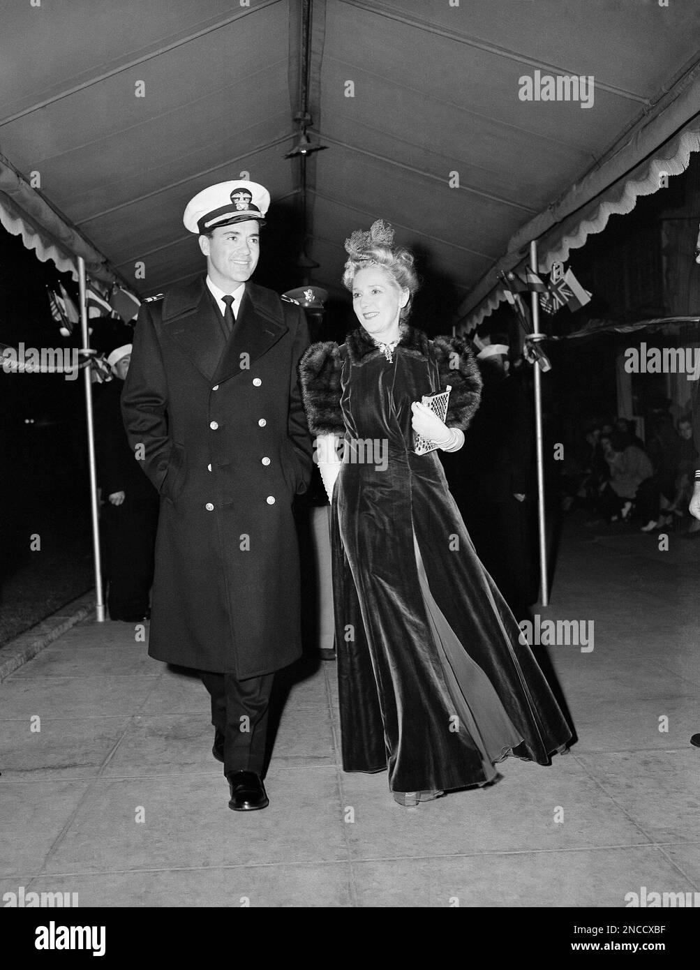 Mary Pickford and her husband, Charles “Buddy” Rogers, Lieut. Tenant ...