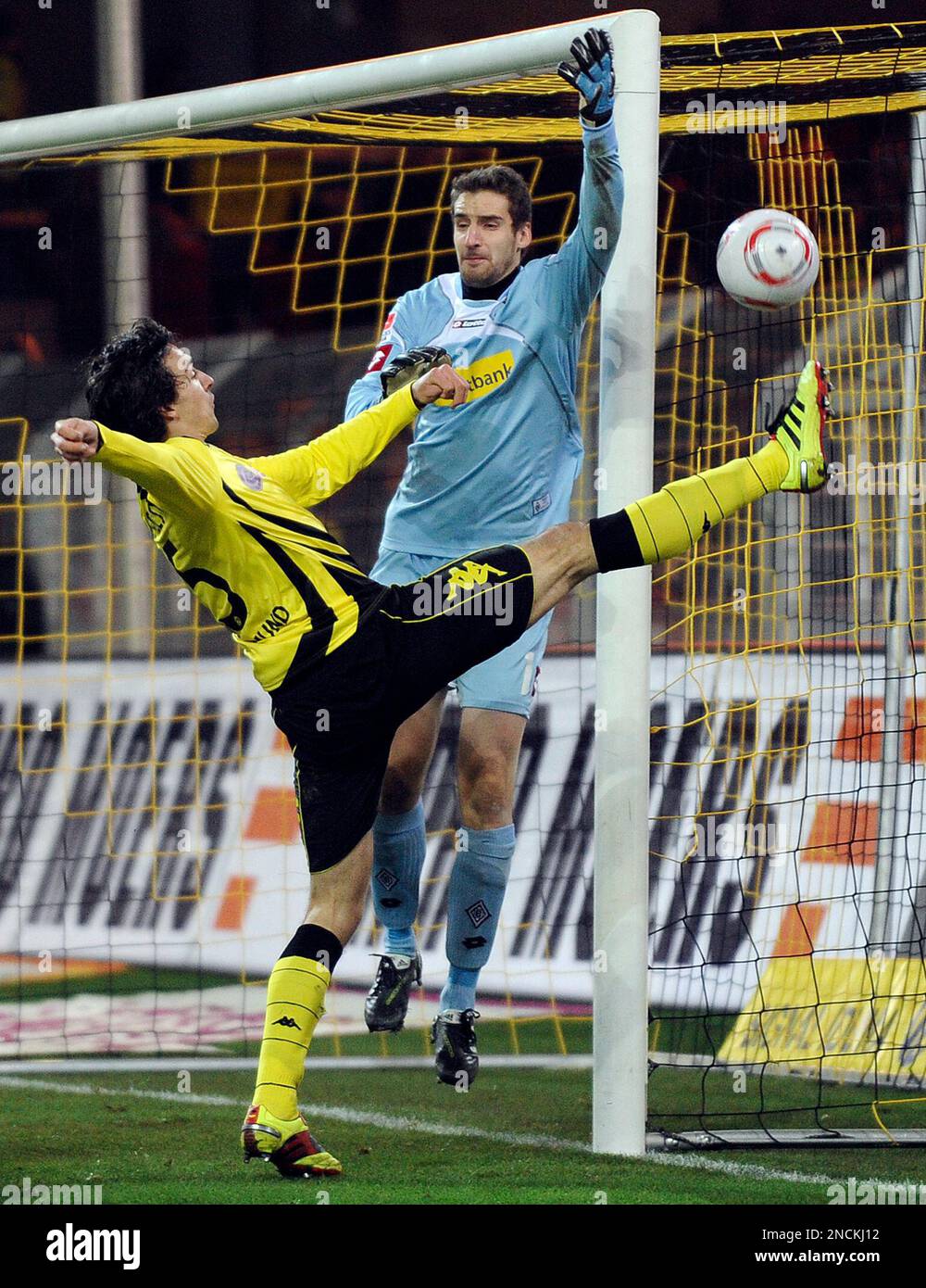 Dortmund's Mats Hummels, left,challenges for the ball near ...