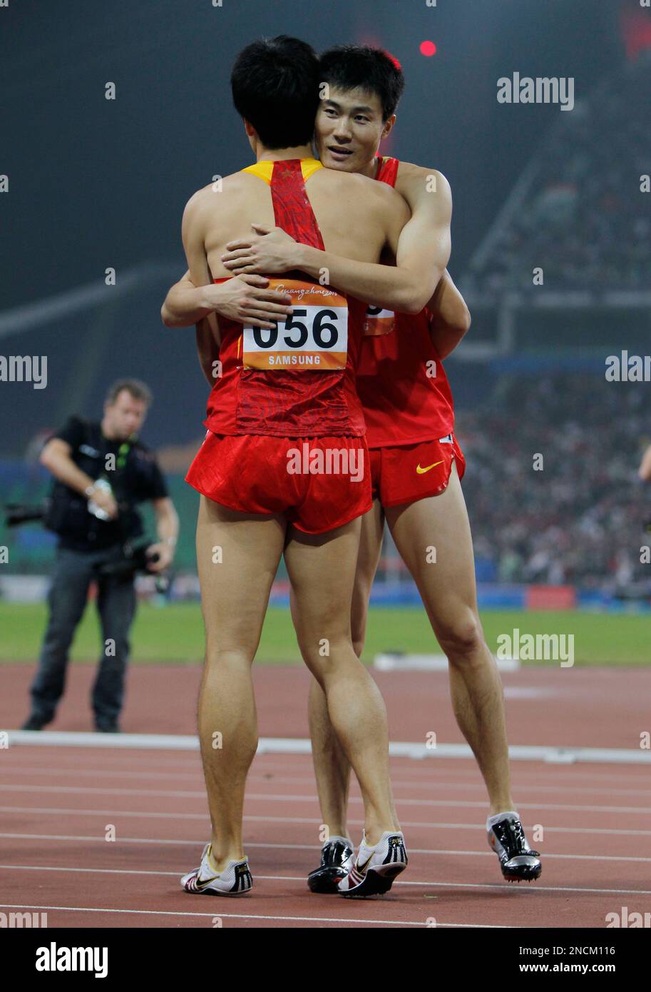 China's Liu Xiang, back to camera, celebrates with silver medal's ...