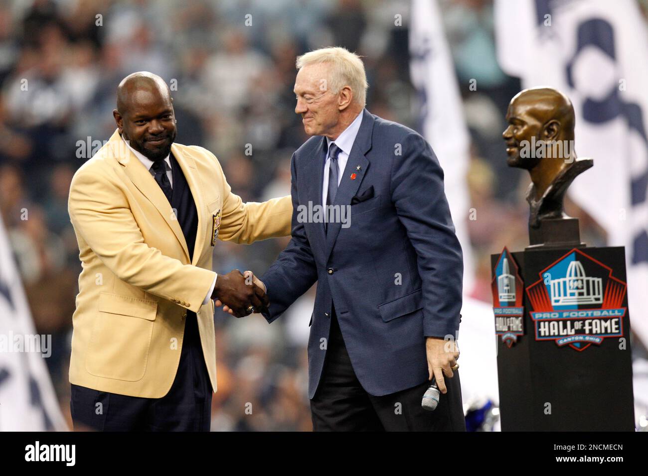 Hall of Famer and former Dallas Cowboys running back Emmitt smith ...