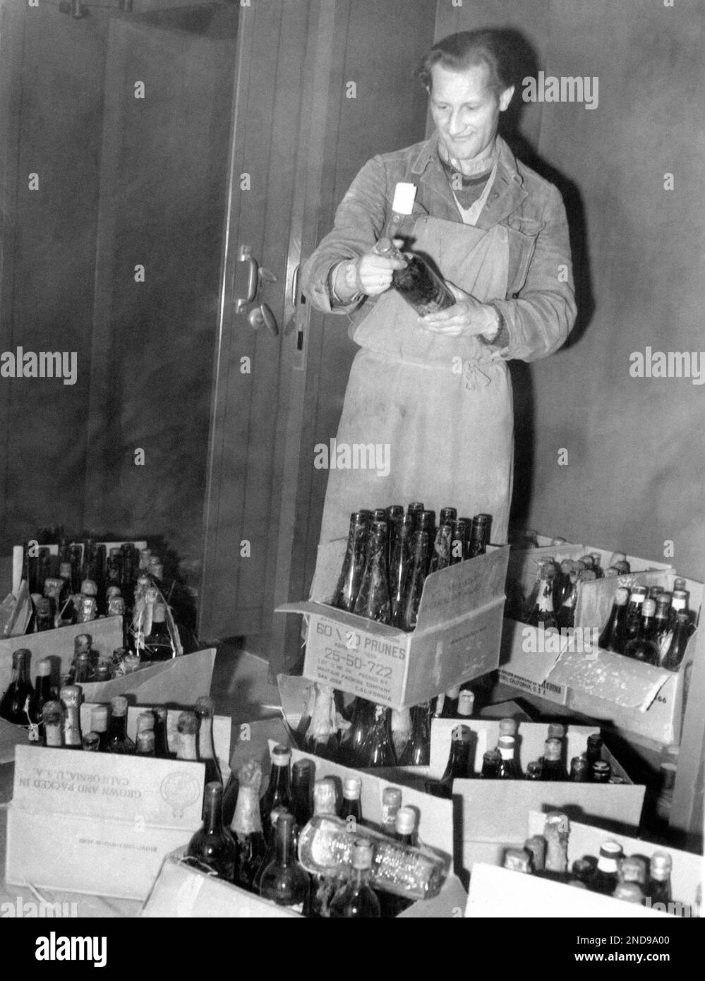 An unidentified worker of the Central Art collection point at Munich ...