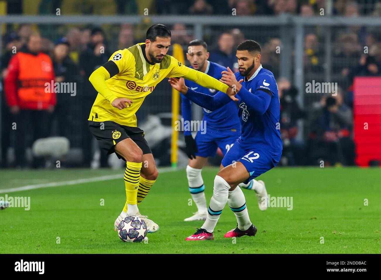 DORTMUND, GERMANIA - 15 FEBBRAIO: Emre Can di Borussia Dortmund, Ruben ...