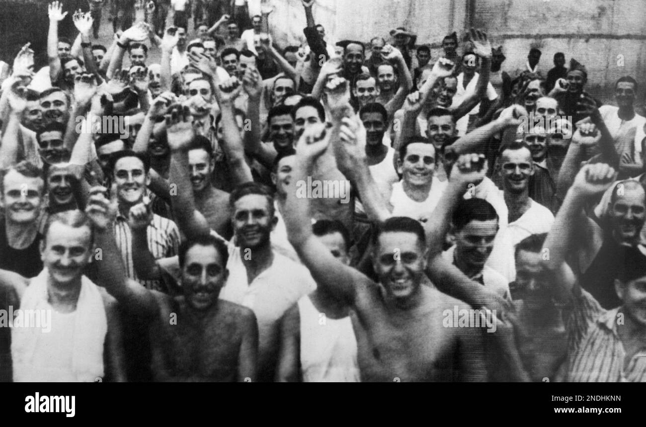 Allied prisoners of war cheer their liberation from the Jap Changi ...