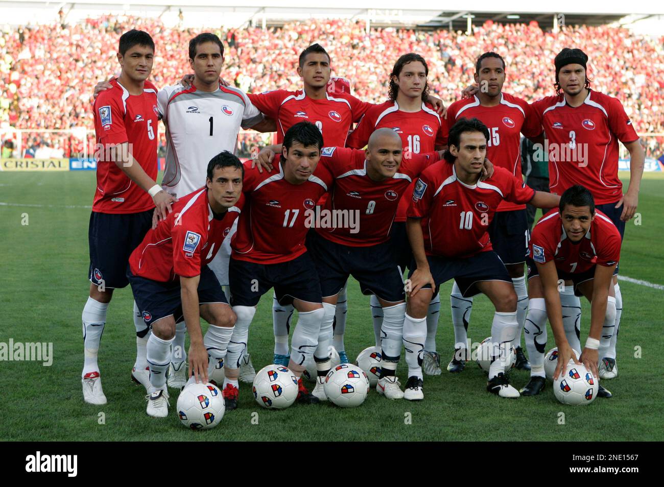Chile's players pose for pictures before a 2010 World Cup qualifying ...
