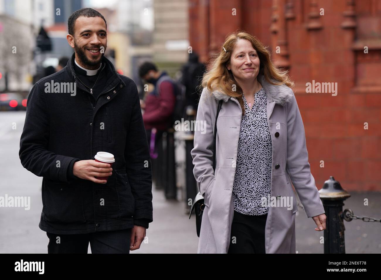 Padre Sean Gough, un sacerdote cattolico dell'Arcidiocesi di Birmingham ...