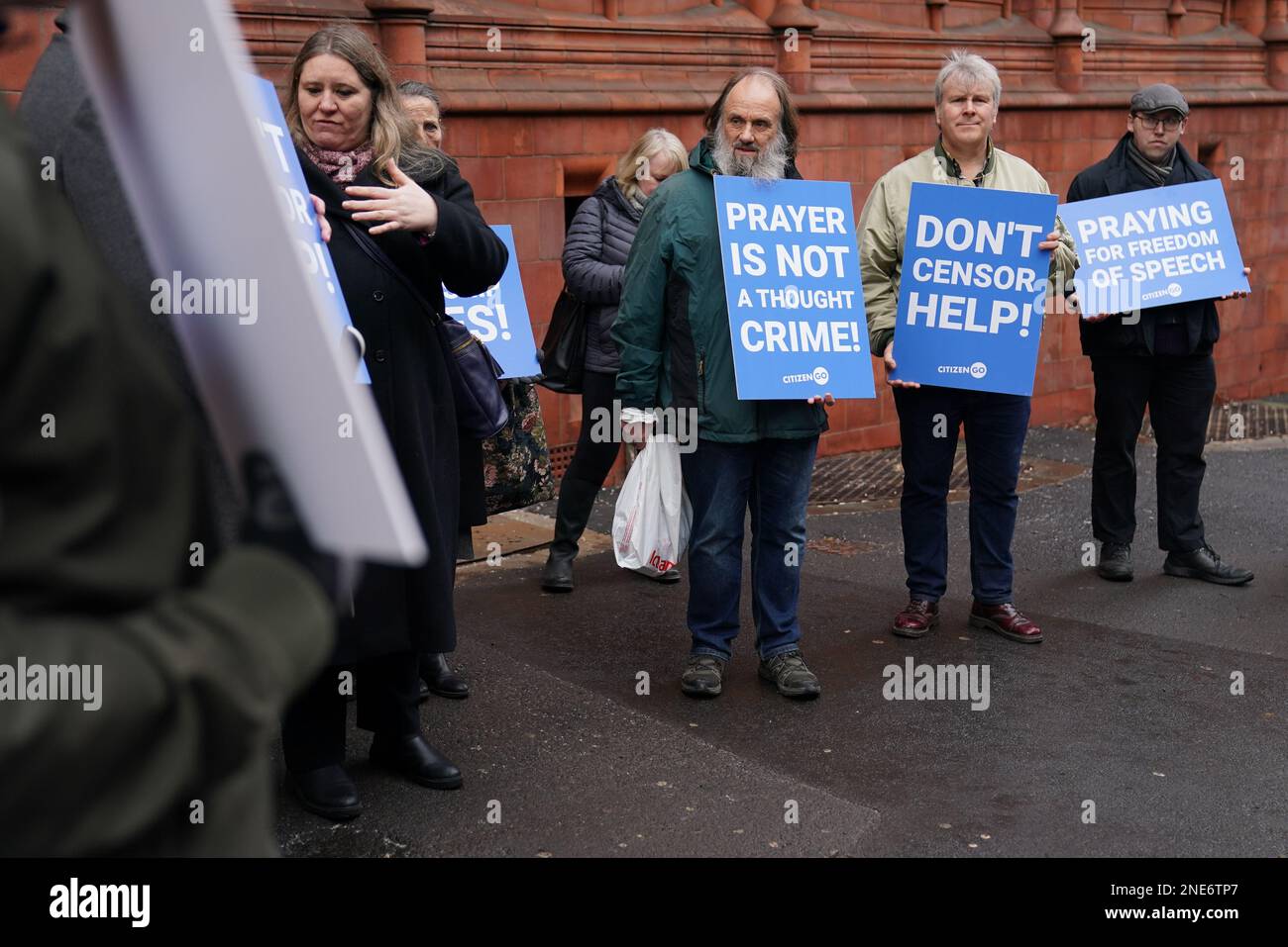 I sostenitori di Padre Sean Gough, sacerdote cattolico dell'Arcidiocesi ...