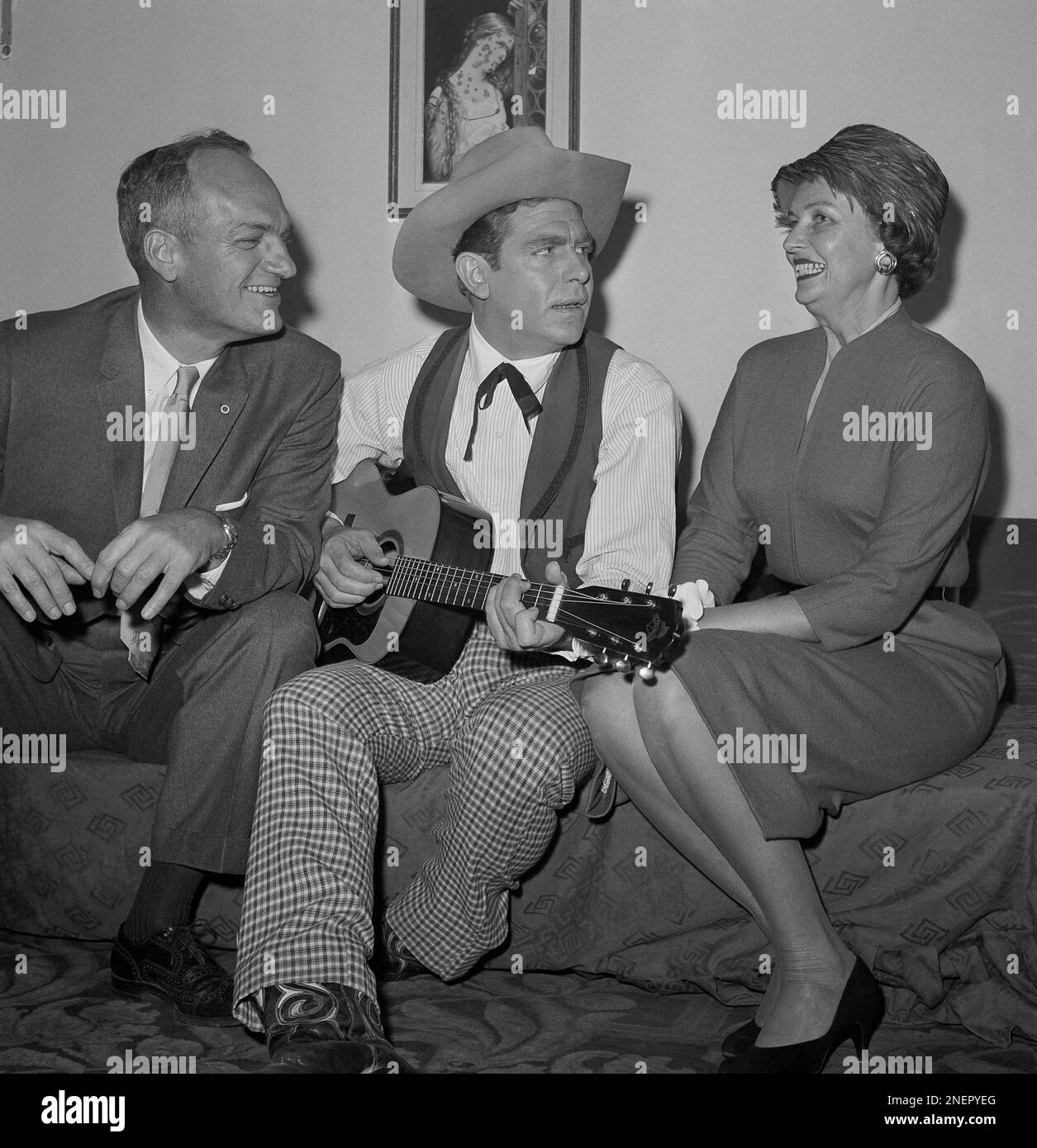 Mr. and Mrs. Nathaniel A. Carswell of Nashville listen to Andy Griffith ...