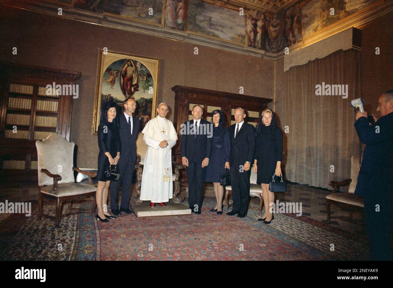 Pope Paul VI poses with the Apollo 11 astronauts and their wives in the Pontiff’s private studio ...