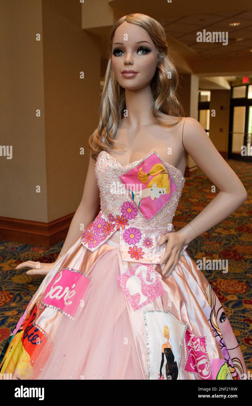 Barbie continues her 50th anniversary celebration at the 2009 Collector ...