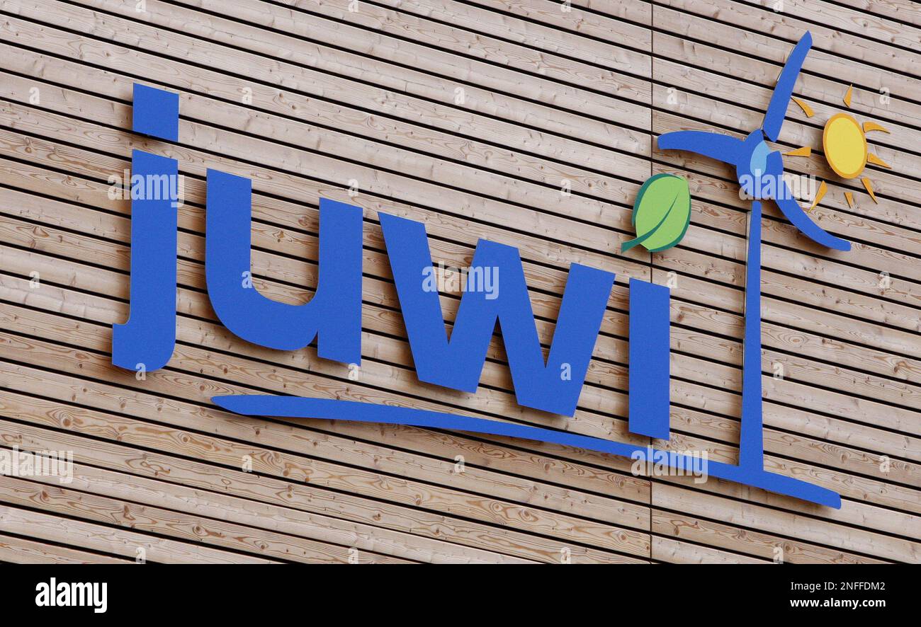 Das Logo am Gebaeude der Firma juwi AG, fotografiert am Montag, 15 ...