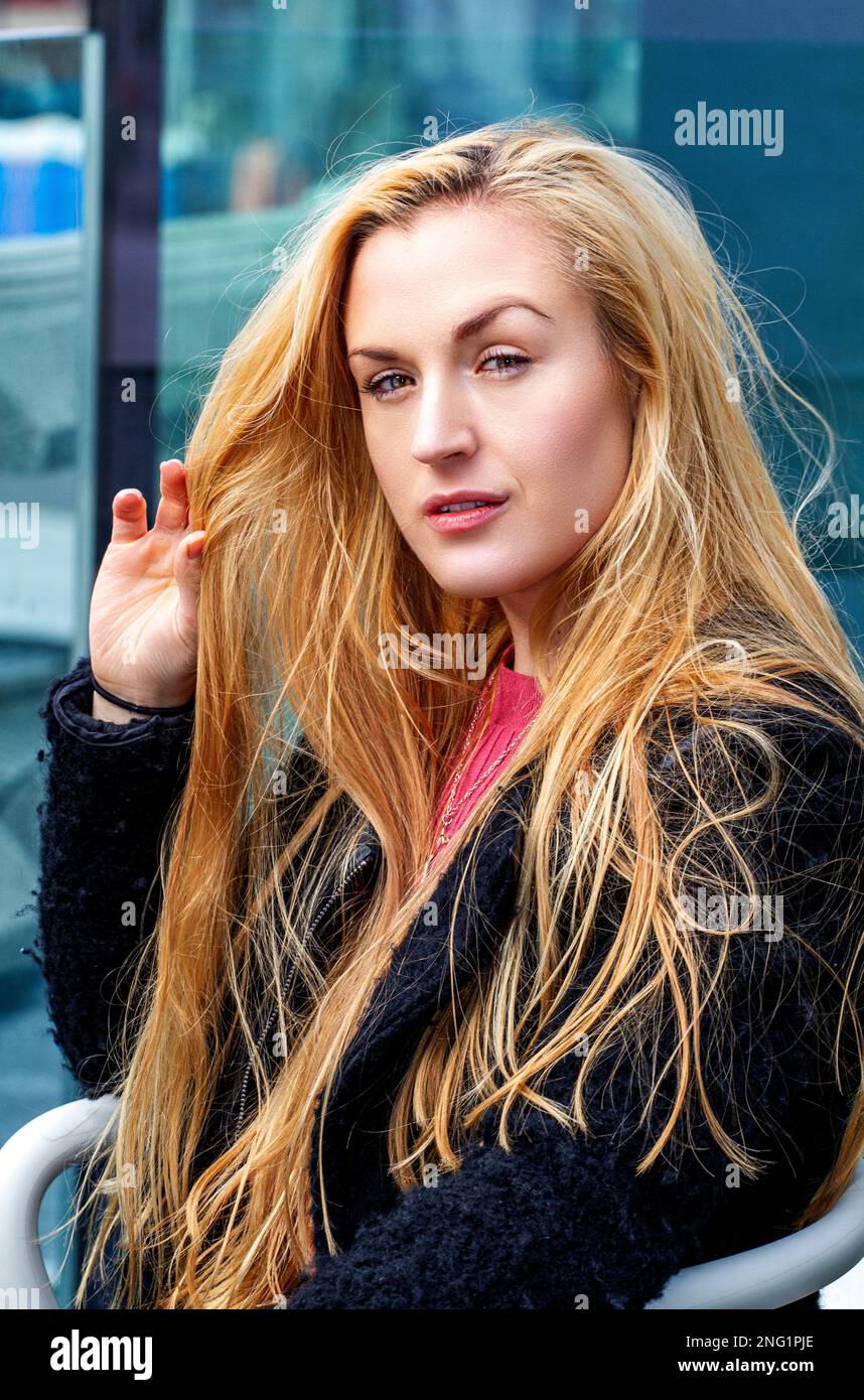 Donna bionda a dundee immagini e fotografie stock ad alta risoluzione ...