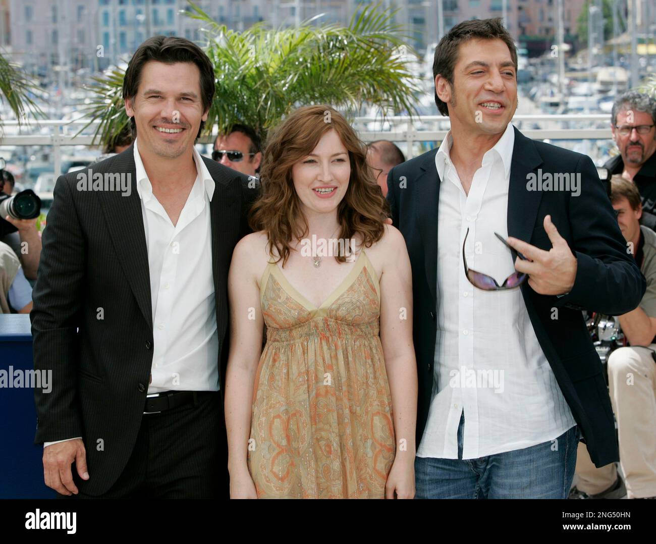 Left to right, American actor Josh Brolin, Scottish actress Kelly ...