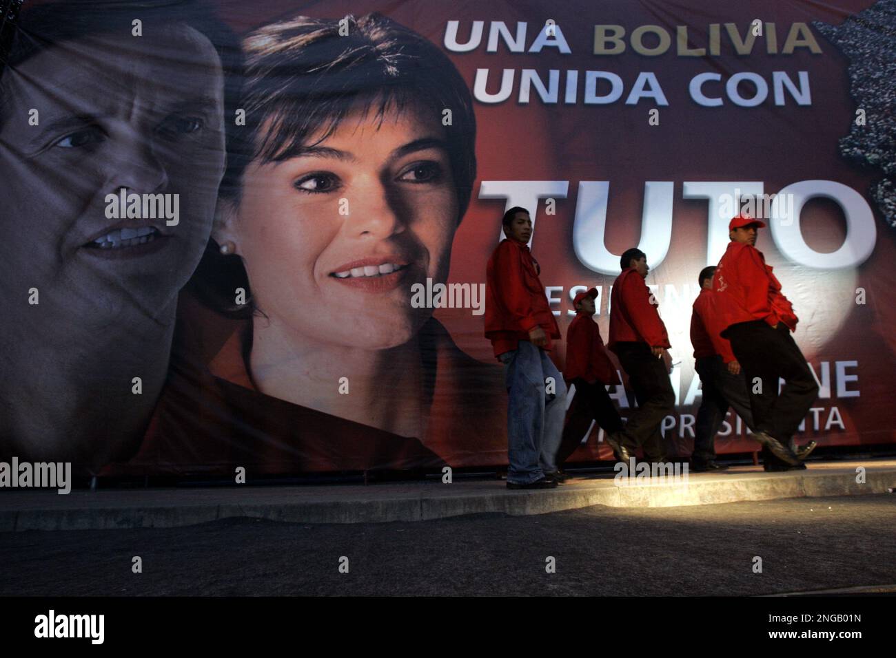 Supporters of Bolivian presidential candidate of the PODEMOS (Poder ...