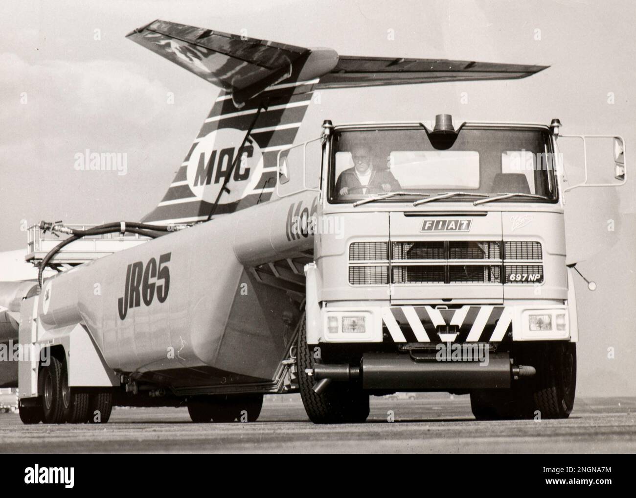 Fiat Truck modello 697 NP utilizzato per il rifornimento di aerei ...