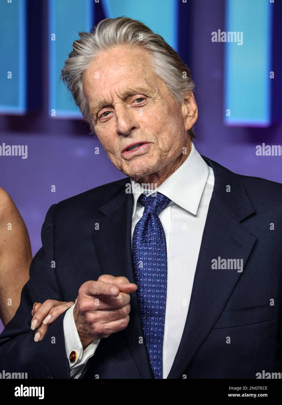Michael douglas visto partecipare alla proiezione di gala nel regno ...