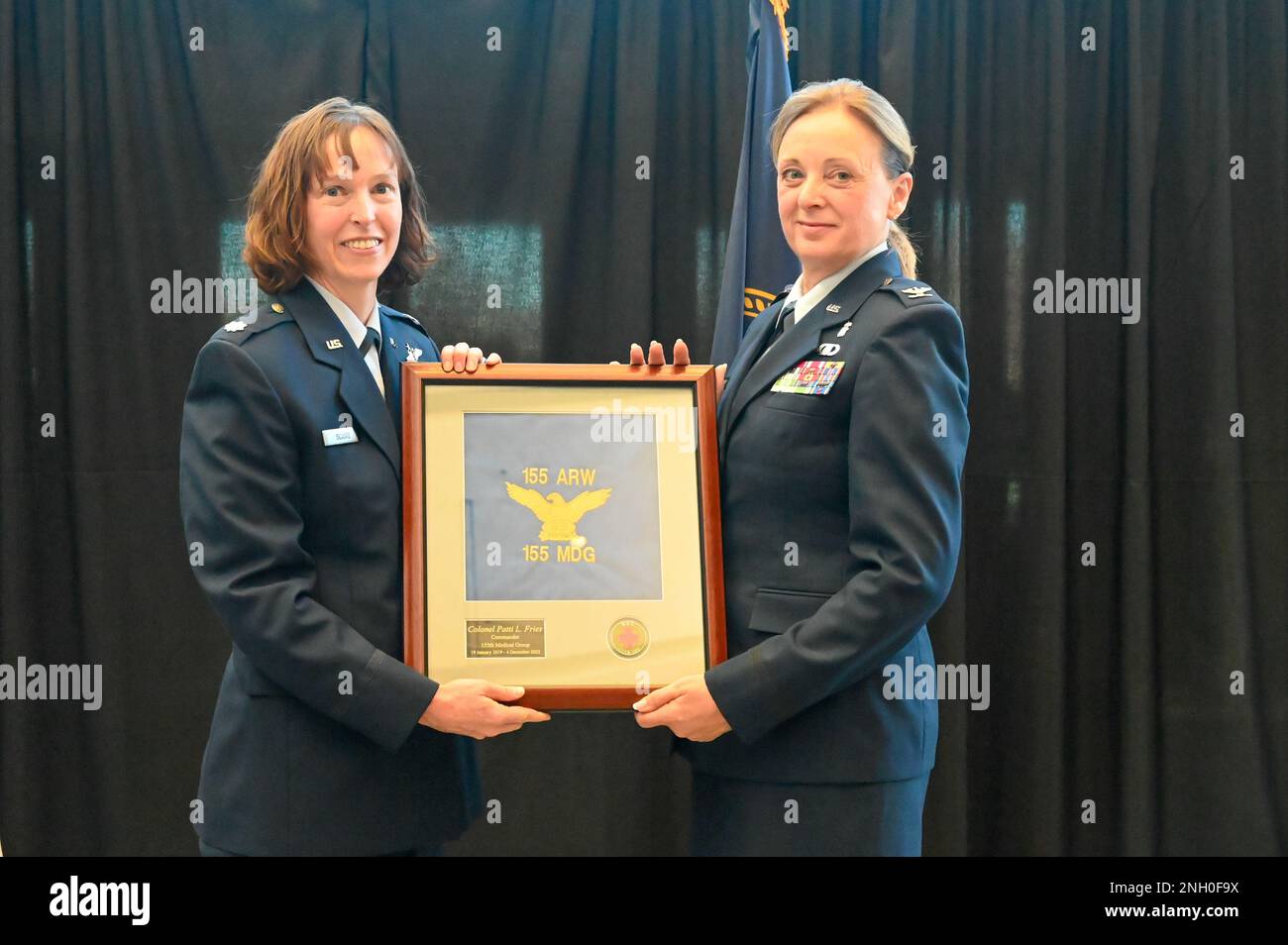 Il Lt. Col. Brooke Sciuto, 155th comandante del Gruppo medico, regali ...