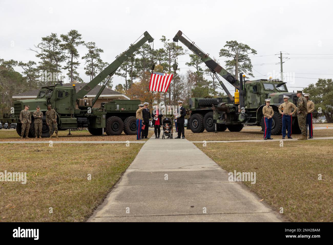 Gli ospiti arrivano alla cerimonia del cambio di comando del Battle ...