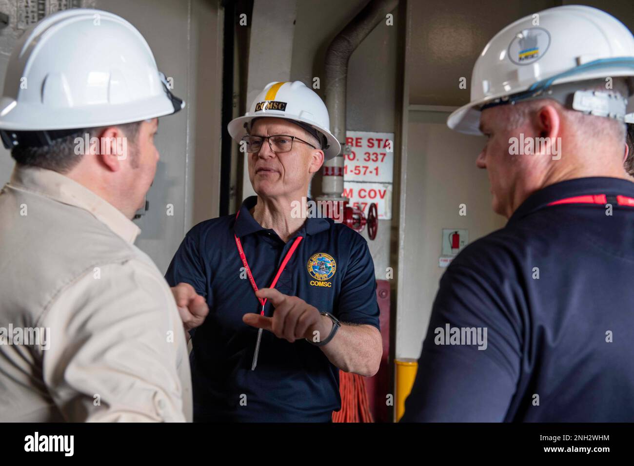 221209-N-JC800-0032 SINGAPORE (9 dicembre 2022) - (da sinistra ...