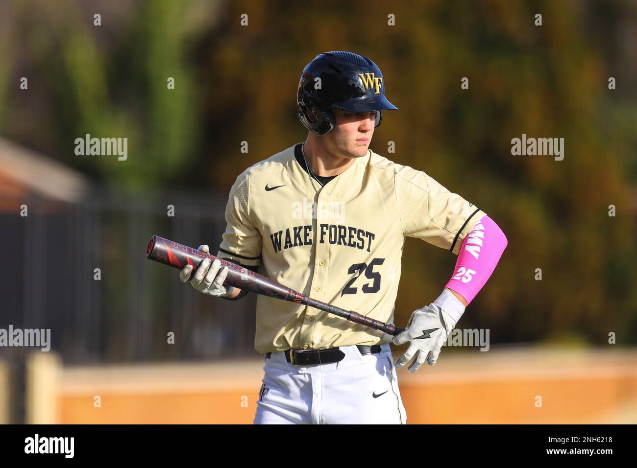 19 febbraio 2023: Wake Forest University junior Brock Wilken (25) in ...