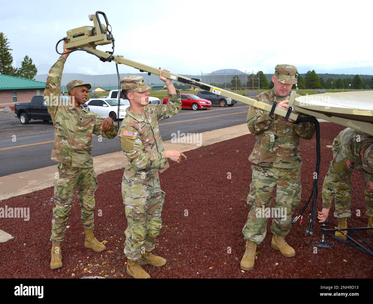 SPC. Daniel James, 505th operatore di comunicazione/manutenzione satellitare di Signal Brigade ...