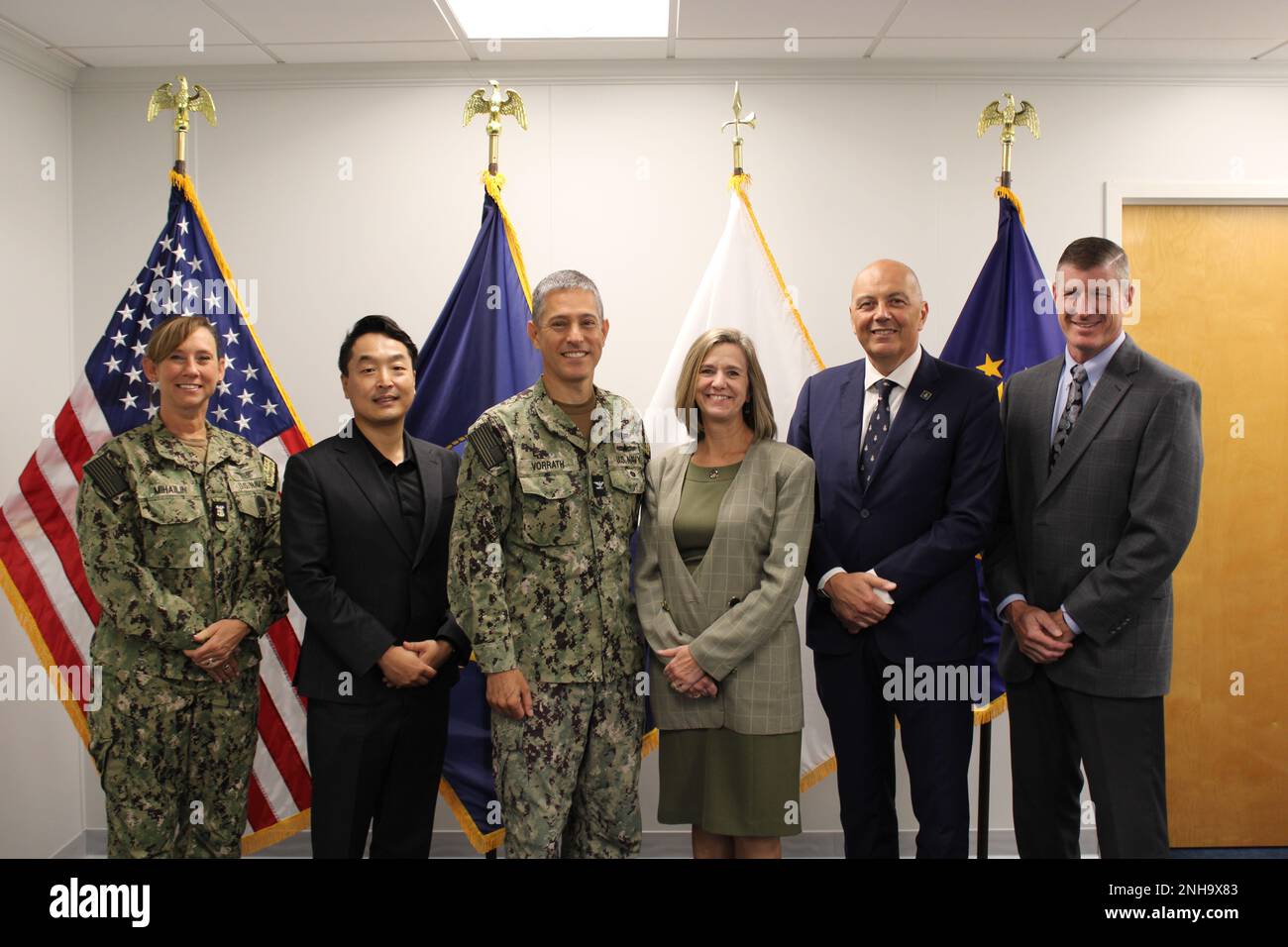 CENTRO SPAZIALE STENNIS, SIGNORINA----- Ammiraglio posteriore (Ret ...