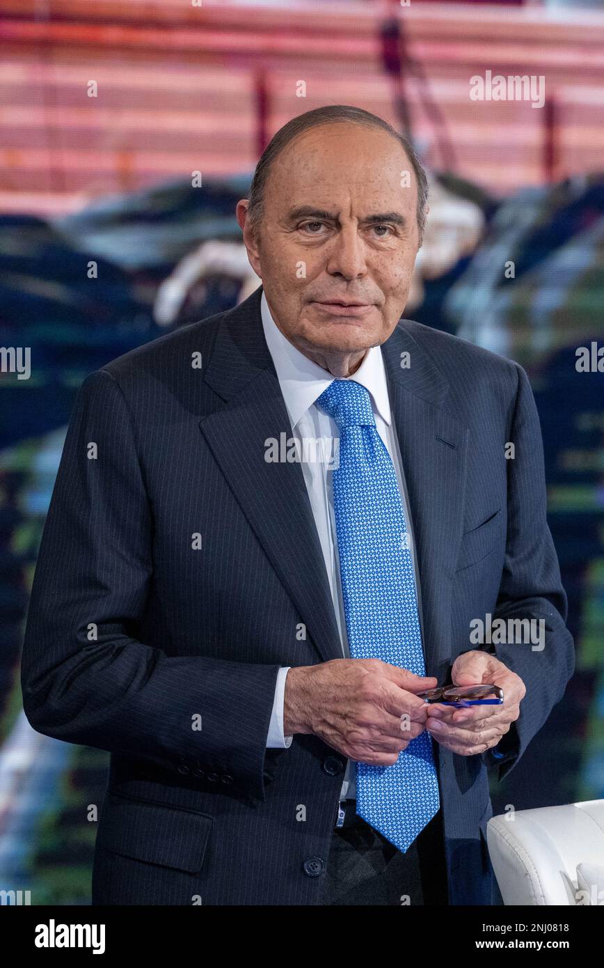 Bruno Vespa durante la trasmissione porta a porta su Rai 1 presso gli ...