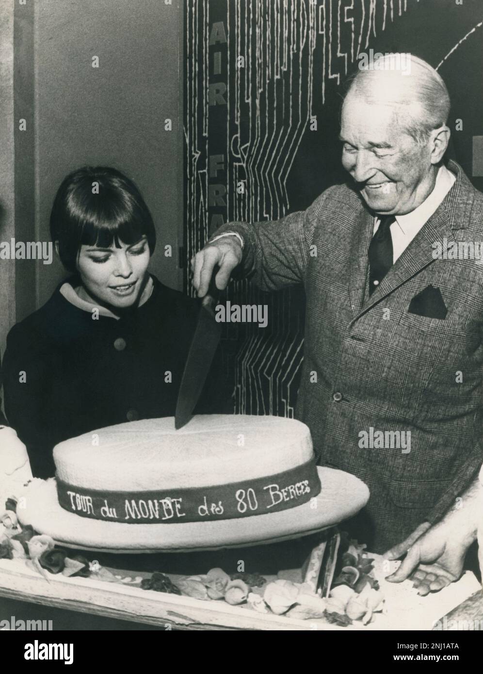 Maurice Chevalier (1888-1972), cantante y actor de cine francés junto a ...
