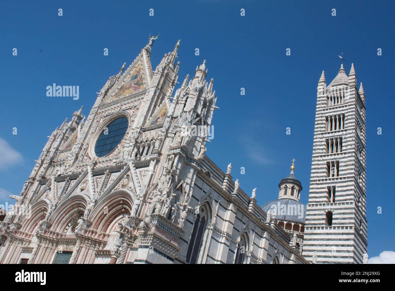 Siena colorata immagini e fotografie stock ad alta risoluzione - Alamy