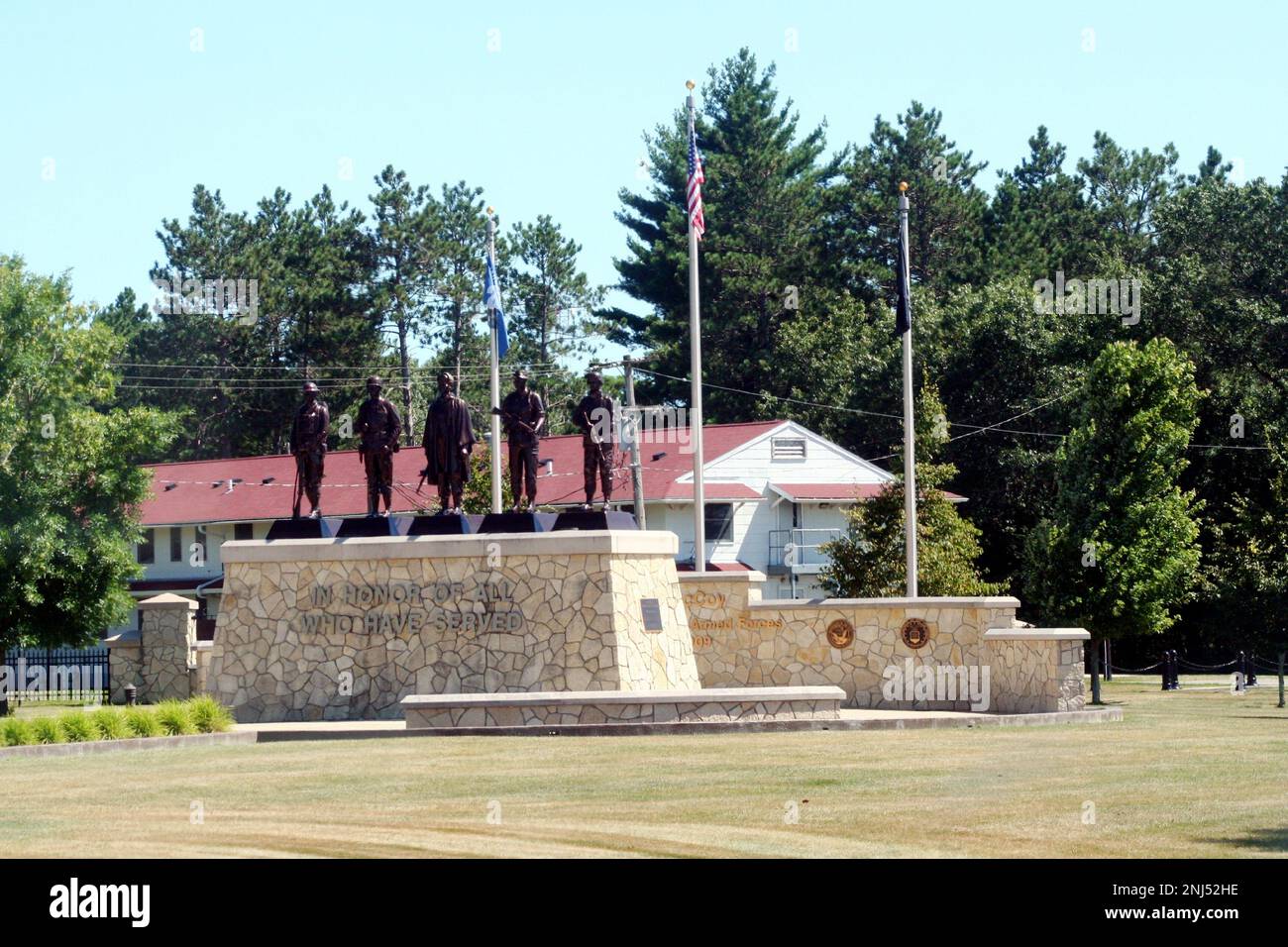 Il Veterans Memorial Plaza si trova il 5 agosto 2022 presso l'area ...