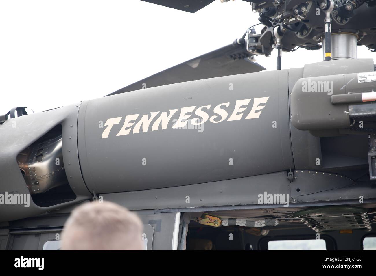 “Tennessee” stampato sul fianco di un elicottero al Grayling Army ...