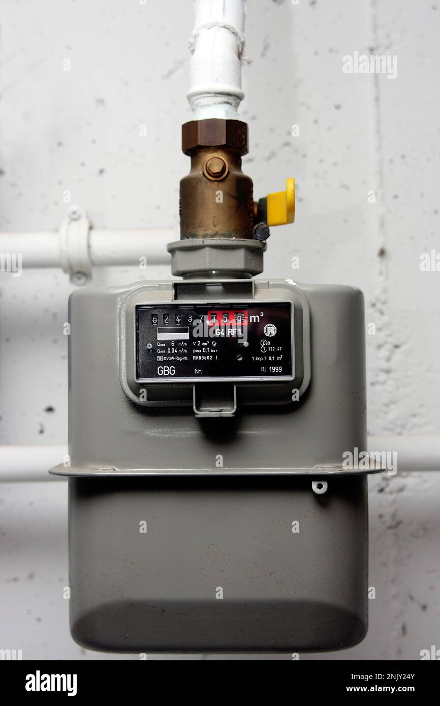 Contatore del gas nel seminterrato immagini e fotografie stock ad alta ...