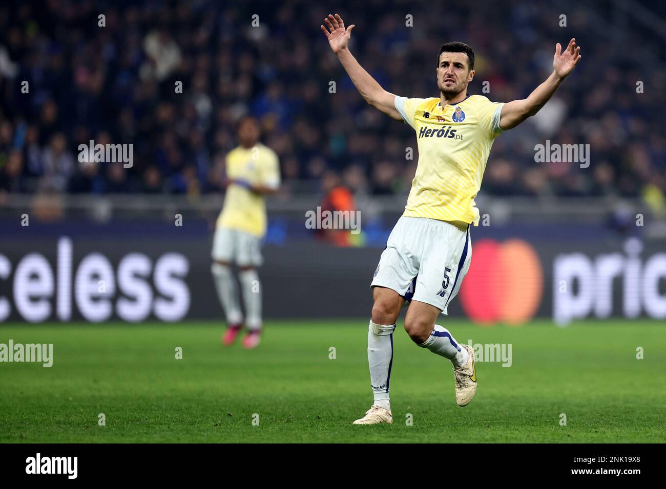 Milano Italia . 22 febbraio 2023, Ivan Marcano del FC Porto gesti ...