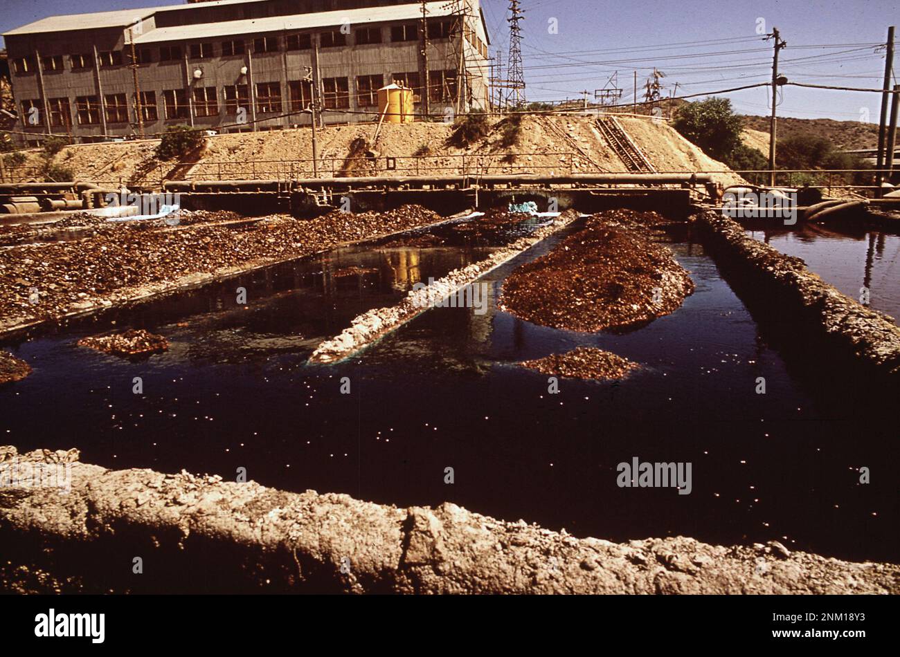 1970s America: Zona di impianto di fusione del rame dove il ferro è ...